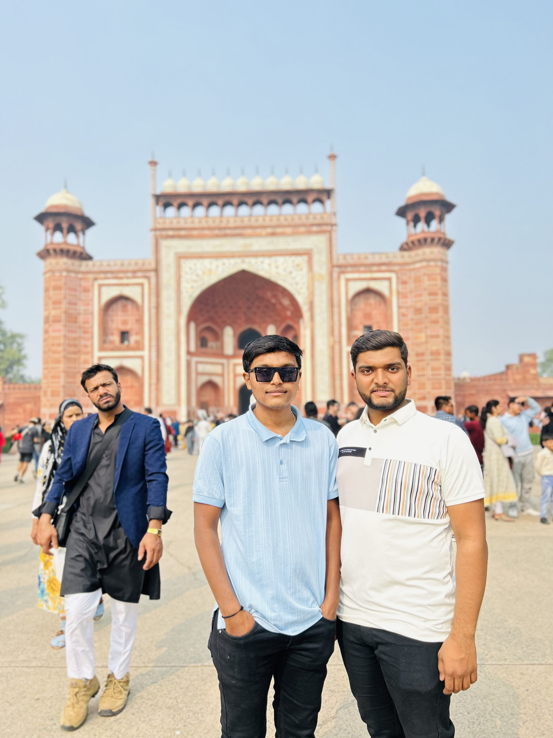 Taj Mahal Photo Poses: Capturing Memories in Front of the Iconic Monument